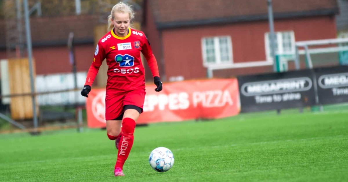 FRIDA BERG LYSHOEL TAR NYE ÅR I RØA-TRYØA / Røa Fotball Elite