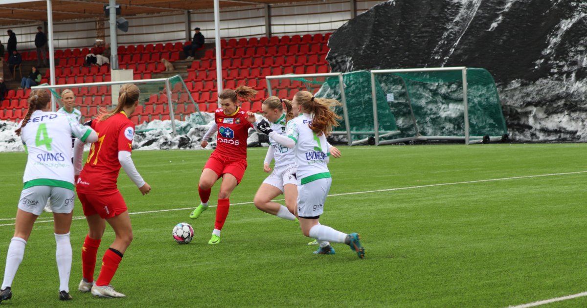 Seier i siste treningskamp, også / Røa Fotball Elite